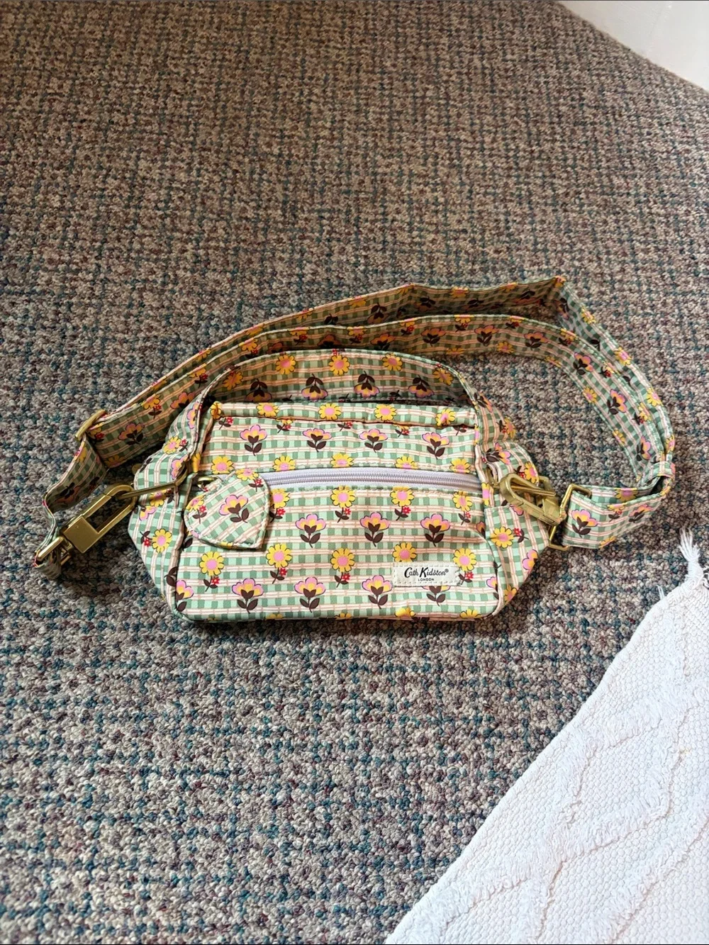 Cath Kidston | Bags | Cath Kidston Floral Print Crossbody Bag Green ...